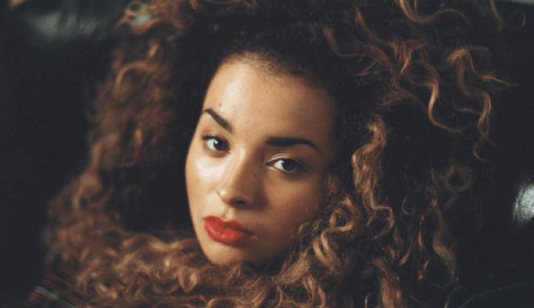 Ella Eyre Height, Weight, Body Measurements, Bra Size, Shoe Size