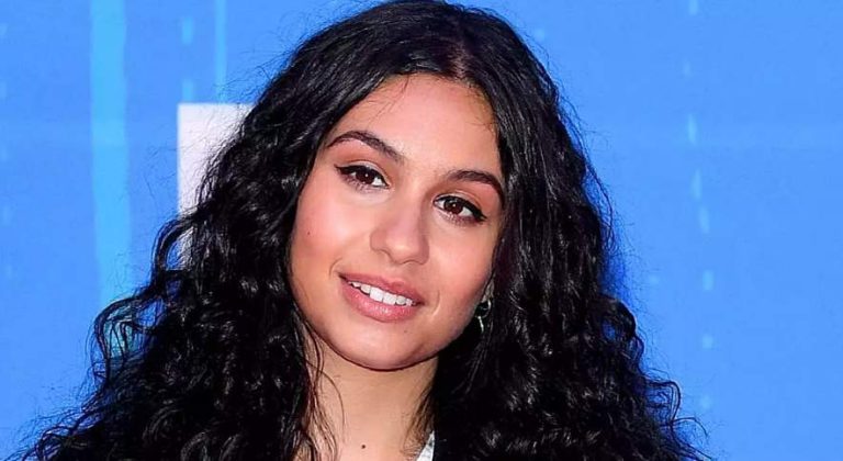 Alessia Cara Height, Weight, Body Measurements, Bra Size, Shoe Size