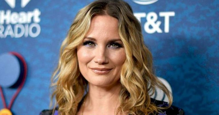 Jennifer Nettles Height, Weight, Body Measurements, Bra Size, Shoe Size