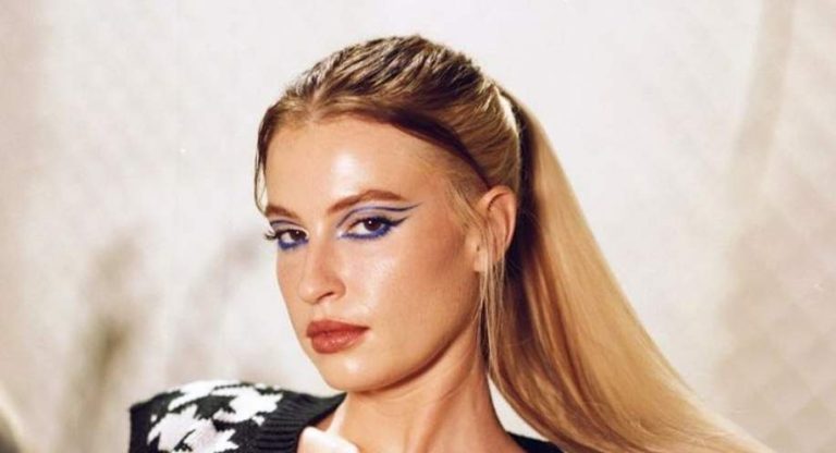 Cari Fletcher Height, Weight, Body Measurements, Bra Size, Shoe Size