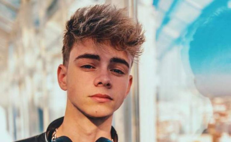 Corbyn Besson Height, Weight, Body Measurements, Shoe Size