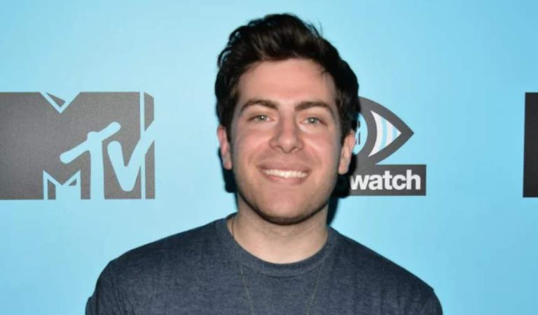 Hoodie Allen Height, Weight, Body Measurements, Shoe Size