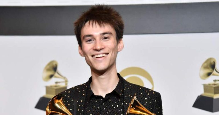 Jacob Collier Height, Weight, Body Measurements, Shoe Size