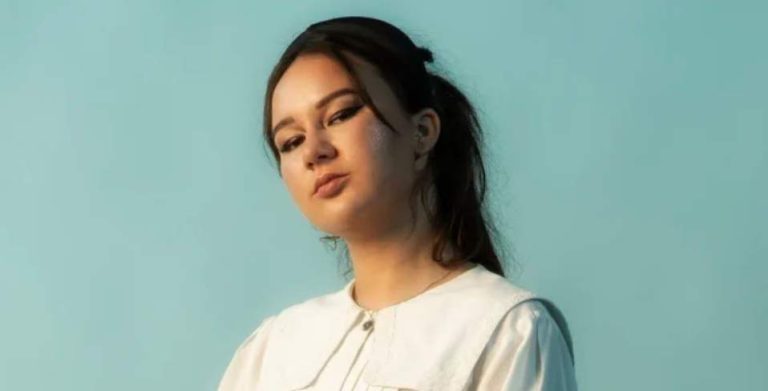 Mallrat Height, Weight, Body Measurements, Bra Size, Shoe Size