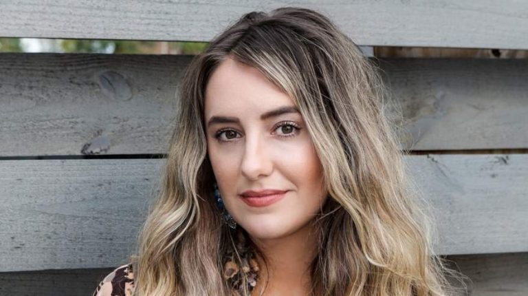 Lainey Wilson Height, Weight, Body Measurements, Bra Size, Shoe Size