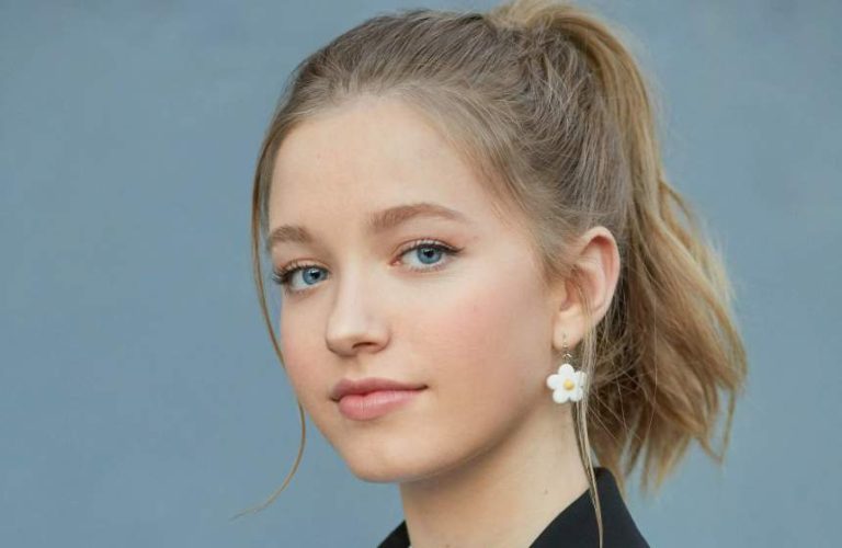 Shay Rudolph Height, Weight, Body Measurements, Bra Size, Shoe Size