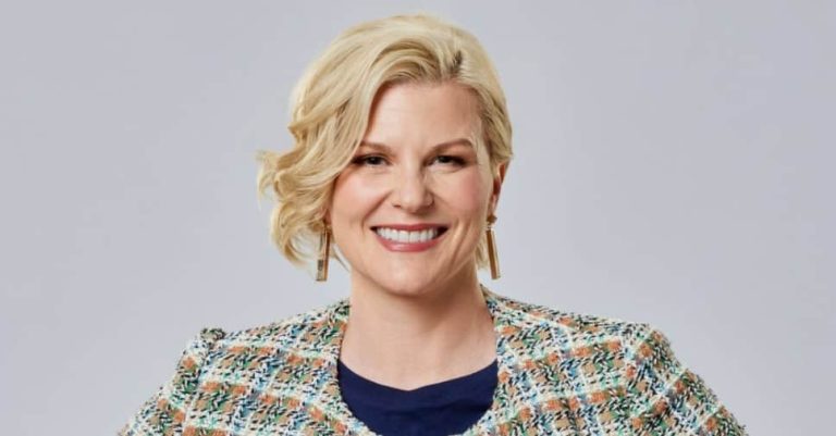 Jennifer Robertson Height, Weight, Body Measurements, Bra Size, Shoe Size