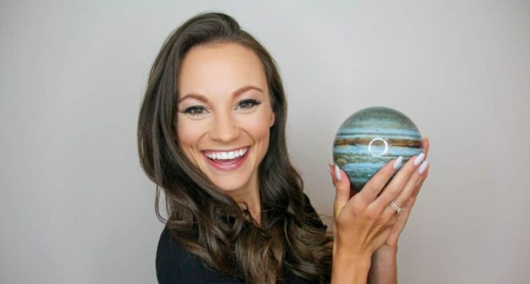 Emily Calandrelli Height, Weight, Body Measurements, Bra Size, Shoe Size