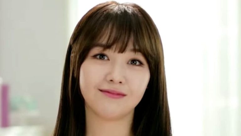 Bang Min-ah Height, Weight, Body Measurements, Bra Size, Shoe Size