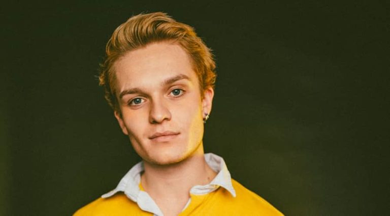 Tom Glynn-Carney Height, Weight, Body Measurements, Shoe Size Tom Glynn-Carney Height, Weight, Body Measurements, Shoe Size