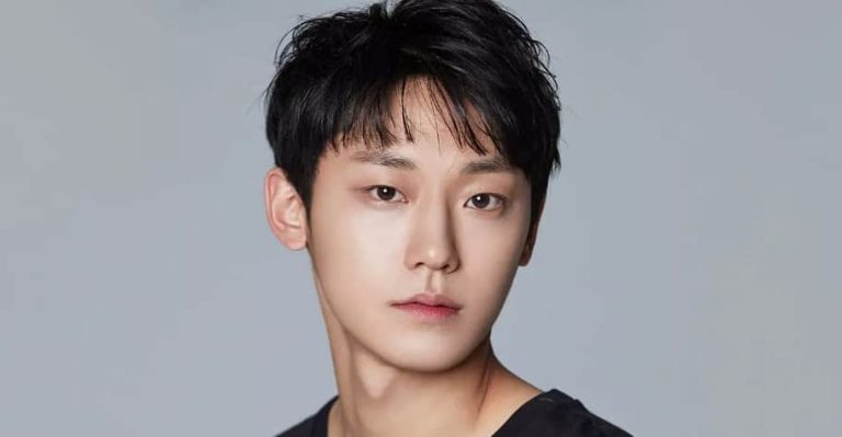 Lee Do Hyun Height, Weight, Body Measurements, Shoe Size