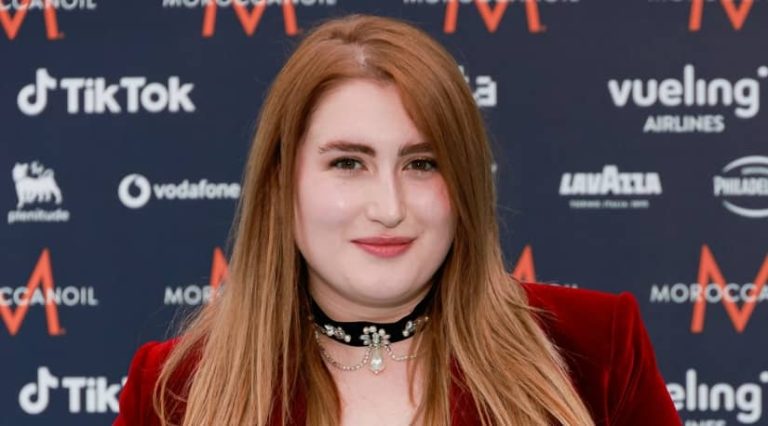 Rosa Linn Height, Weight, Body Measurements, Bra Size, Shoe Size