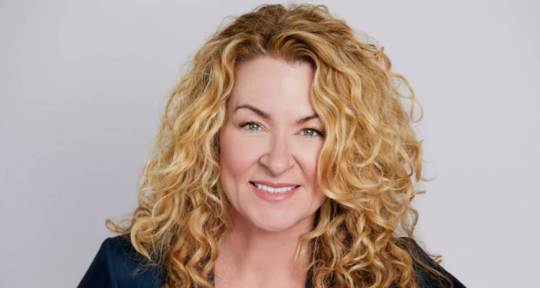 Sarah Colonna Height, Weight, Body Measurements, Bra Size, Shoe Size