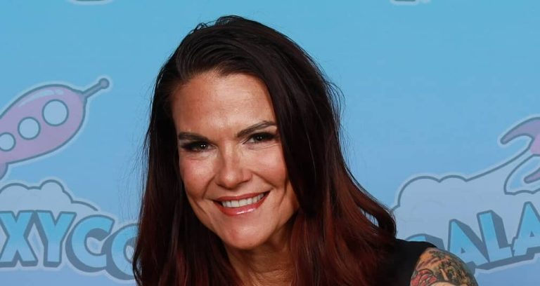 Amy Dumas Lita Height Weight Body Measurements Bra Size Shoe Size