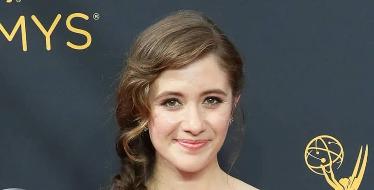 Noël Wells Height, Weight, Body Measurements, Bra Size, Shoe Size