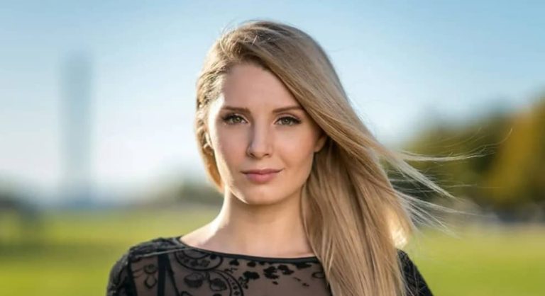 Lauren Southern Height, Weight, Body Measurements, Bra Size, Shoe Size