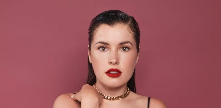 Aimée Kelly Height, Weight, Body Measurements, Bra Size, Shoe Size