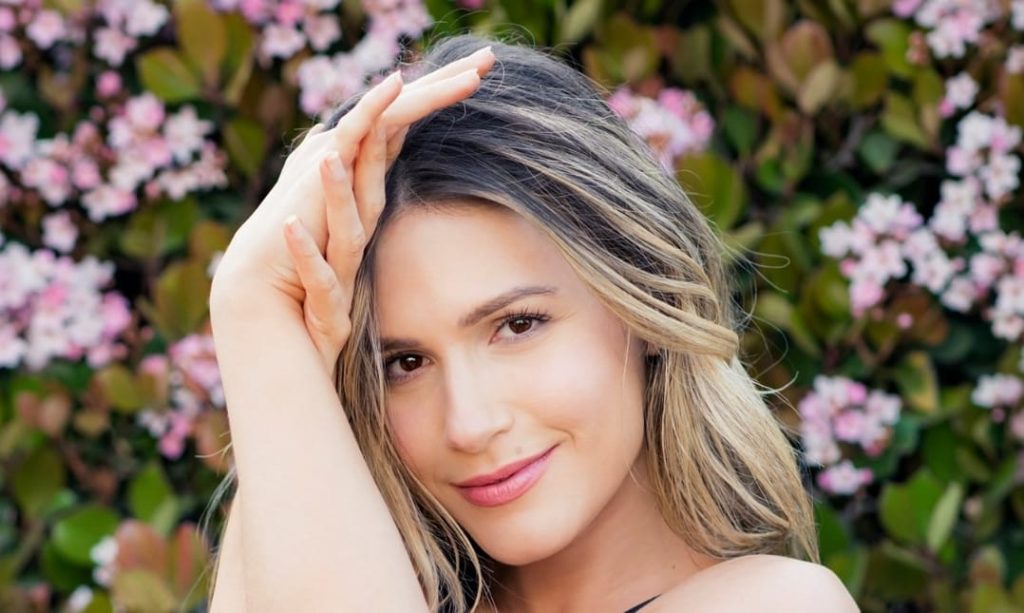 Erin Sanders Height, Weight, Body Measurements, Bra Size, Shoe Size